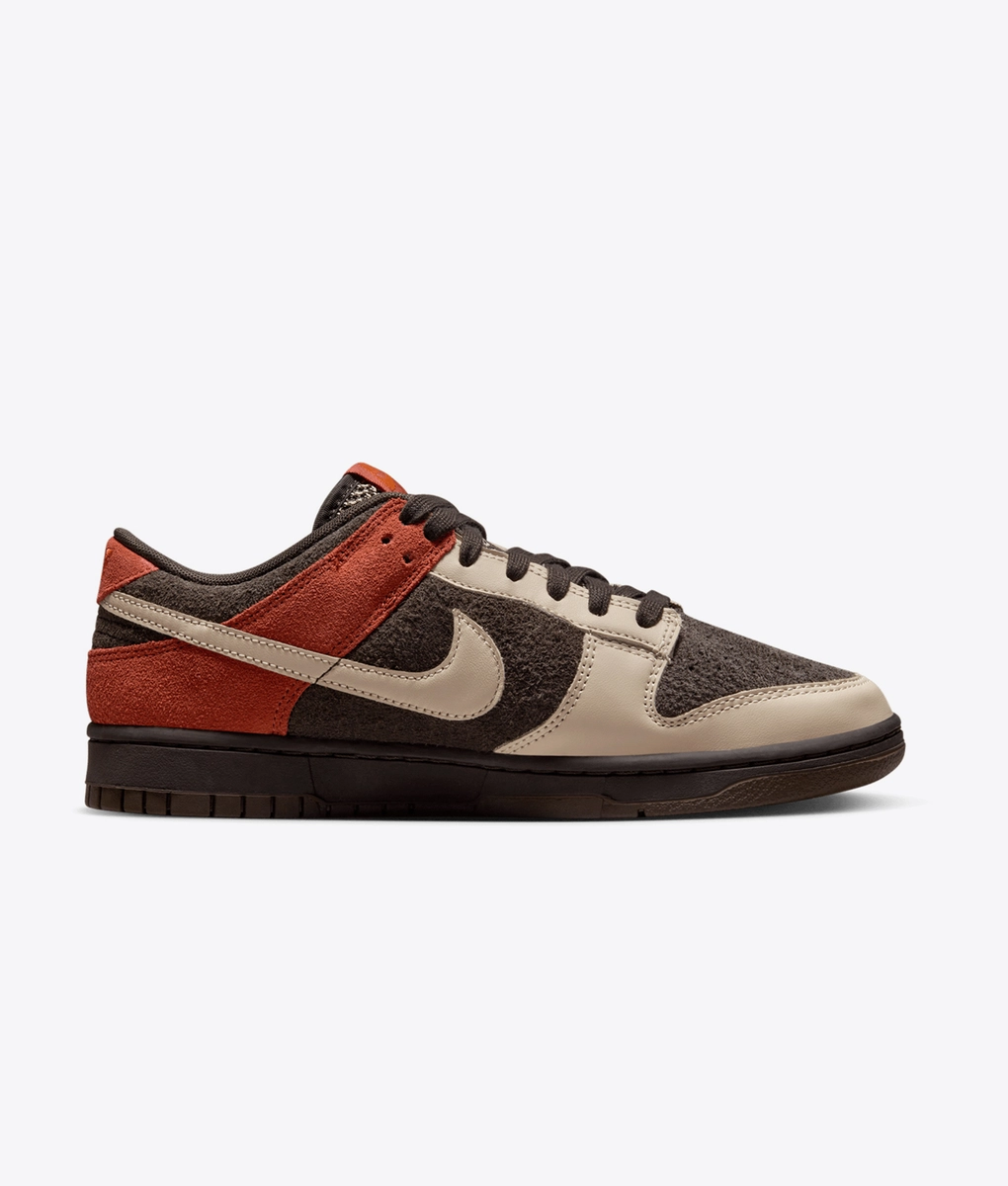 Nike - Elevate your sneaker game with the trendy Nike DUNK LOW "RED ...