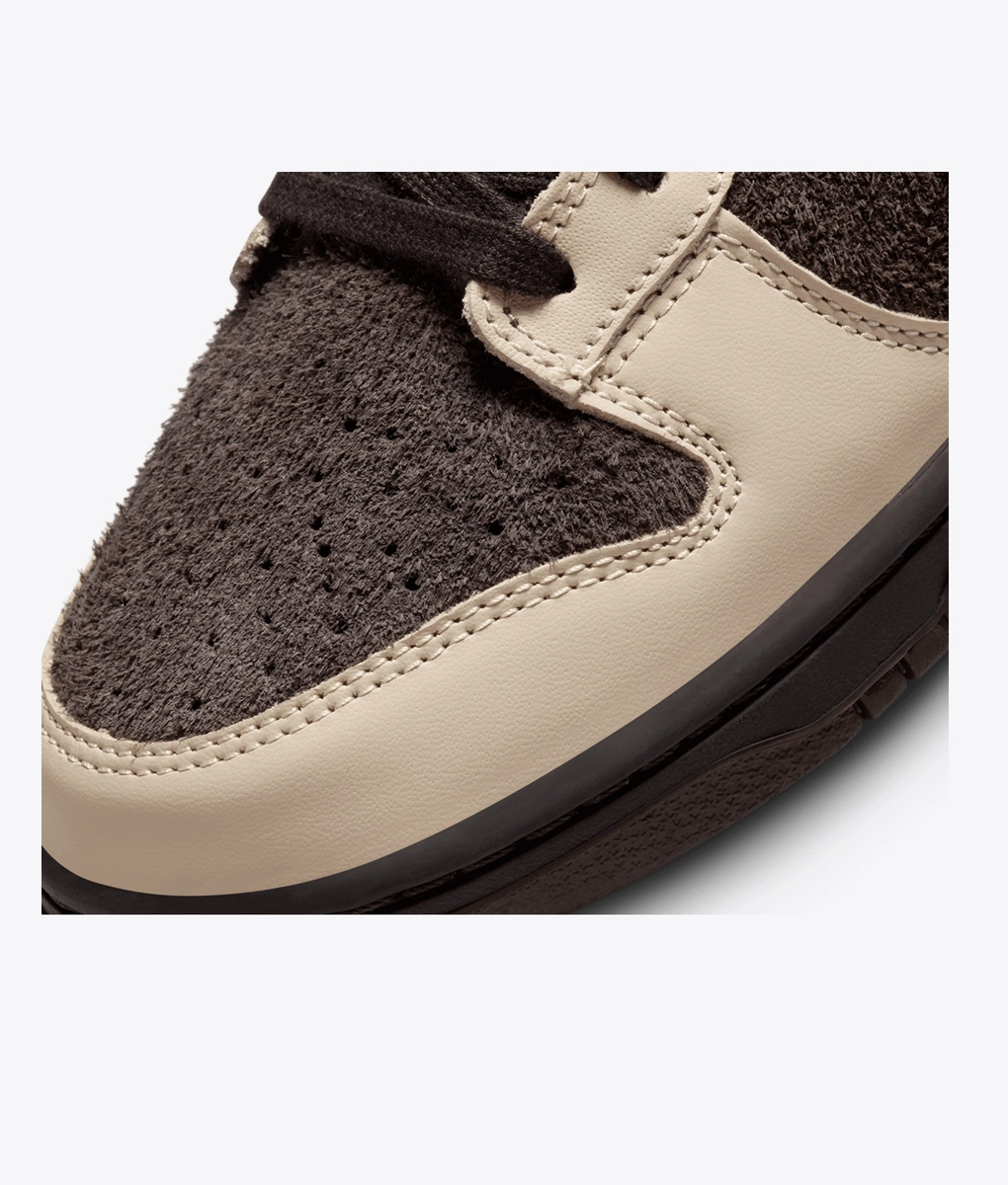 Nike - Elevate your sneaker game with the trendy Nike DUNK LOW "RED ...