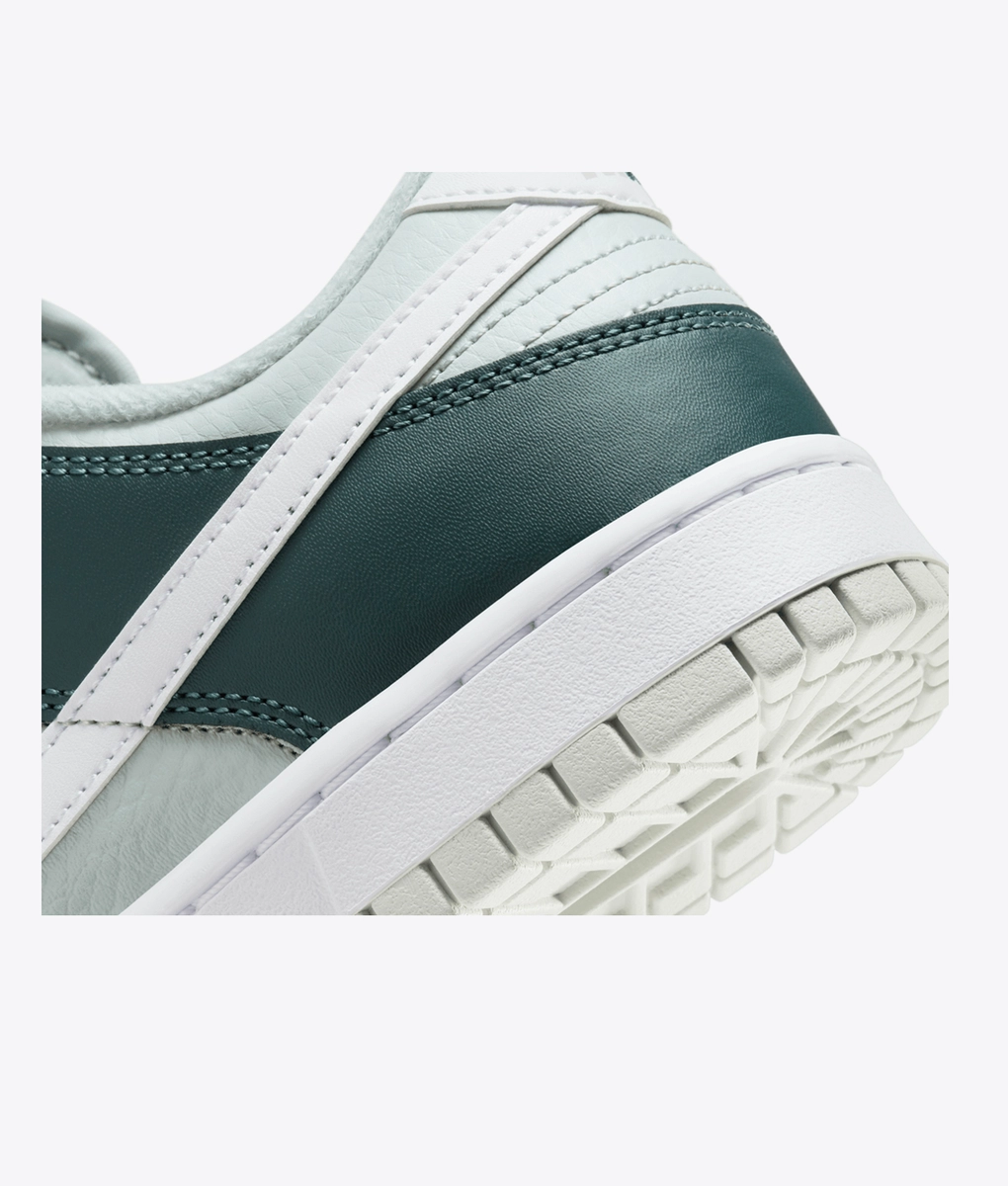 Nike - Dunk Low Retro Premium - VegNonVeg