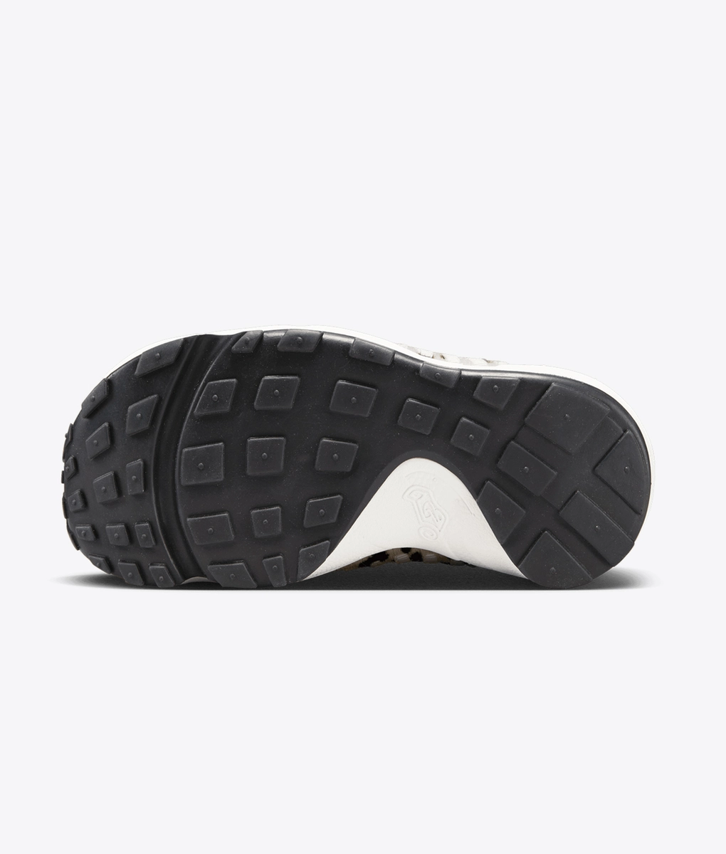 Nike - NIKE AIR FOOTSCAPE WOVEN SAIL/BLACK l BUY Unisex Sneakers Online ...