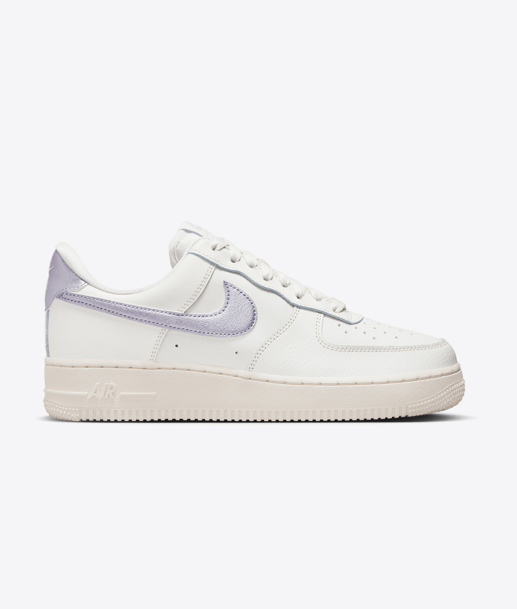 Nike - Wmns Air Force 1 '07 Ess - VegNonVeg
