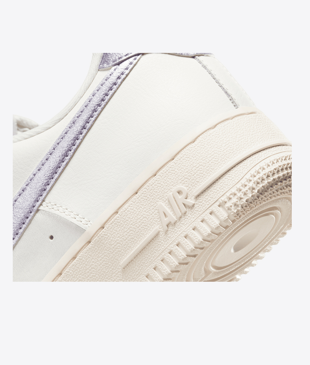 Nike - Wmns Air Force 1 '07 Ess - VegNonVeg