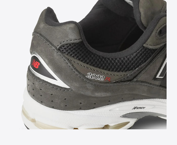 New Balance - 2002R 'RAVEN' - VegNonVeg